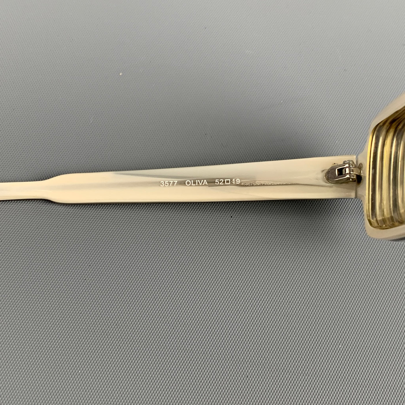 BEVEL Gray Rectangle Oliva Frames – Sui Generis Designer Consignment